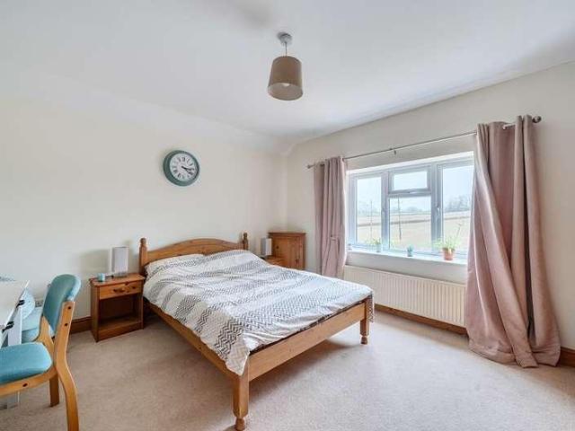 5 bed house for sale