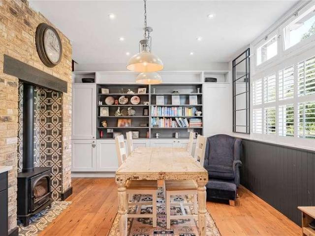 5 bed house for sale