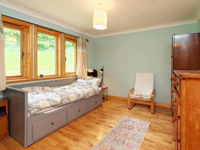 5 bed house for sale
