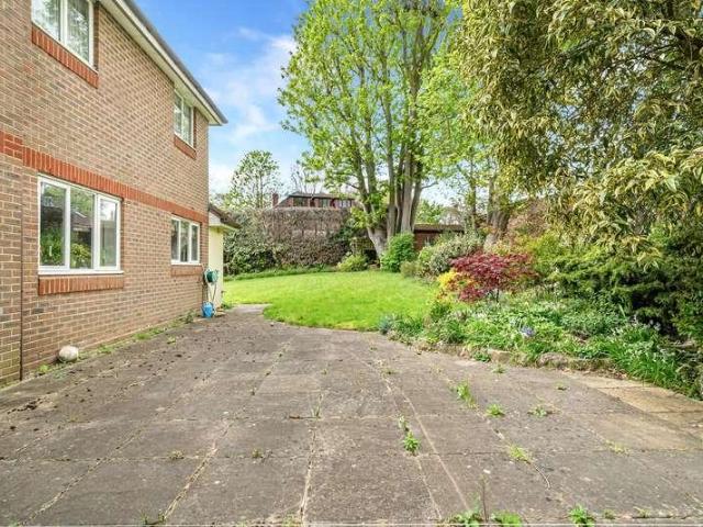 5 bed house for sale