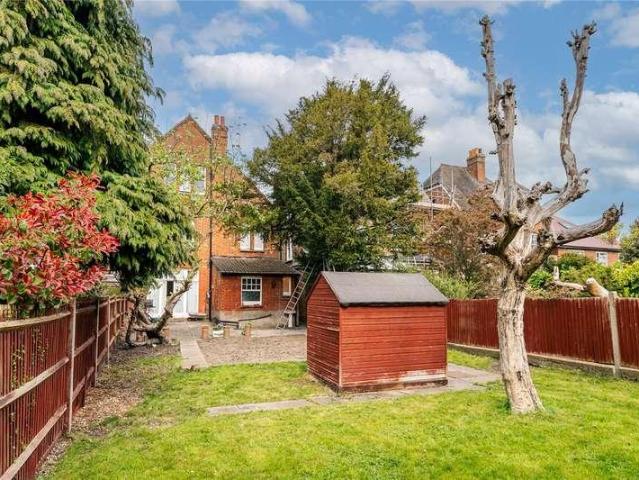 5 bed house for sale