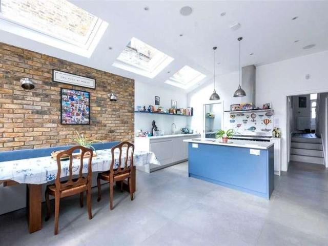 5 bed house for sale