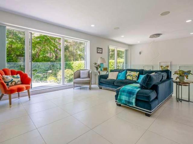 5 bed house for sale