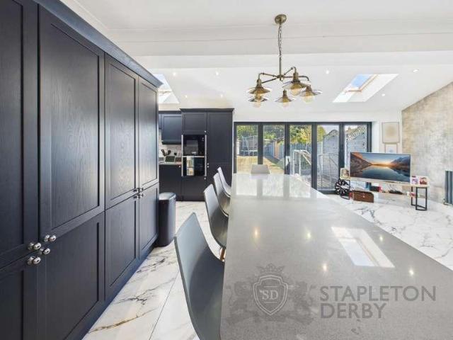 5 bed house for sale