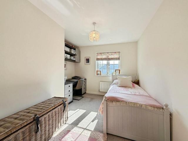 5 bed house for sale