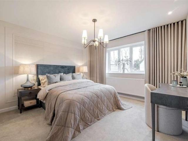 5 bed house for sale