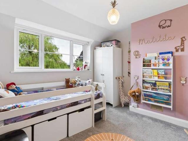5 bed house for sale