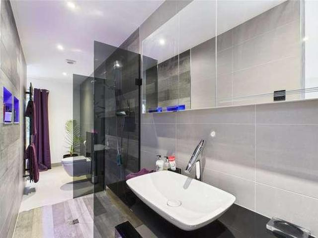 5 bed house for sale