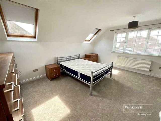 5 bed house for sale