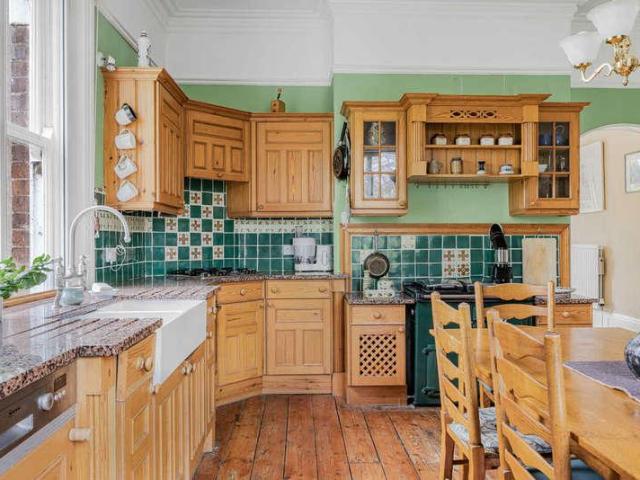 5 bed house for sale