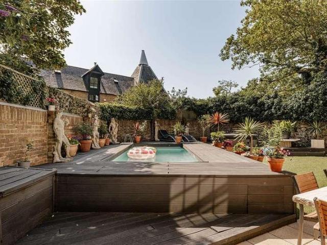 5 bed house for sale