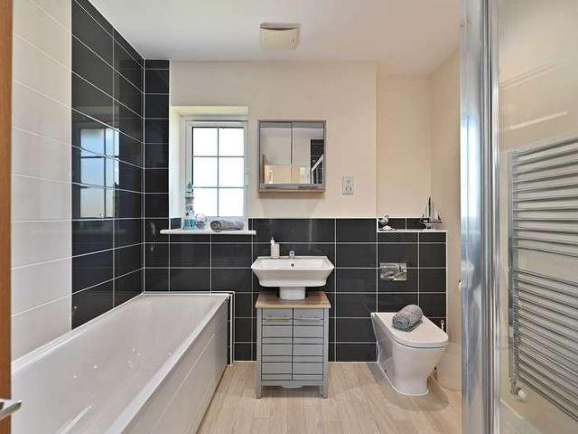 5 bed house for sale