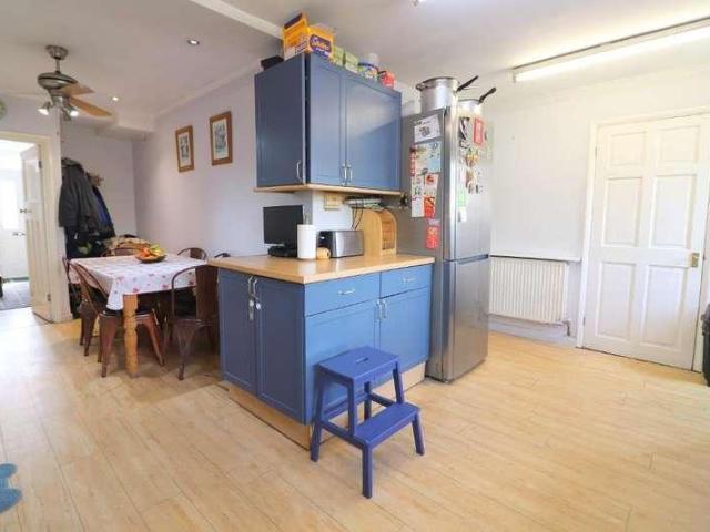 5 bed house for sale