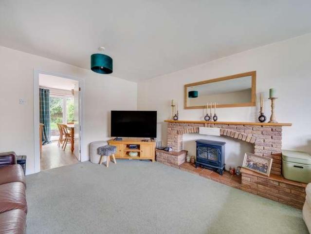 5 bed house for sale