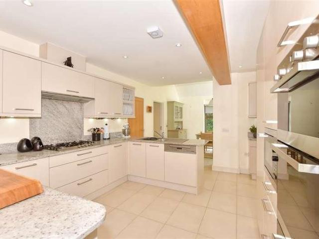 5 bed house for sale