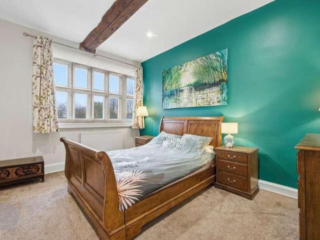 5 bed house for sale