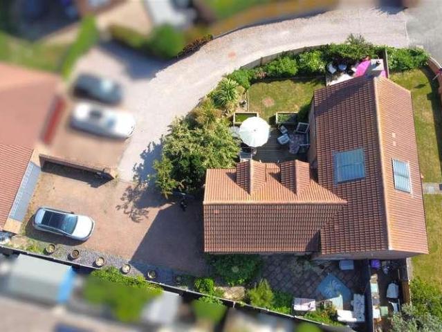 5 bed house for sale