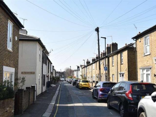 5 bed house for sale