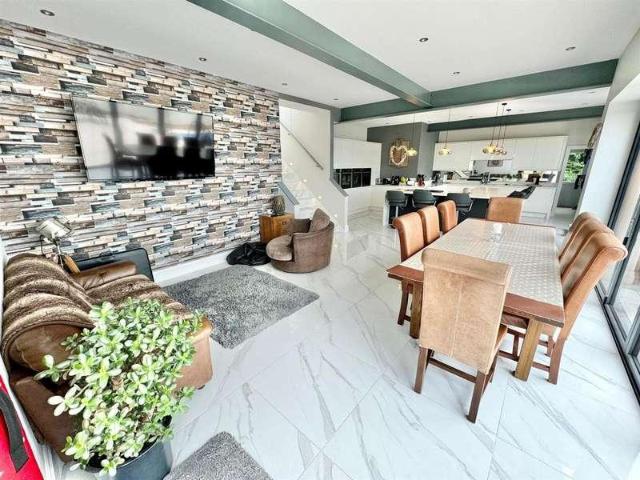 5 bed house for sale