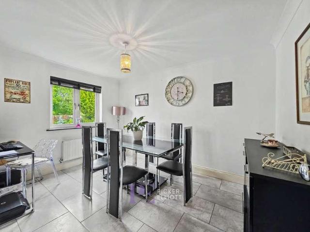 5 bed house for sale