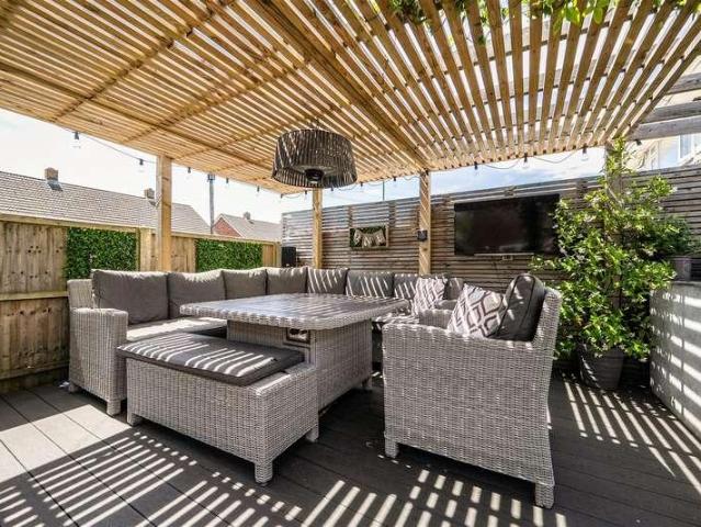 5 bed house for sale
