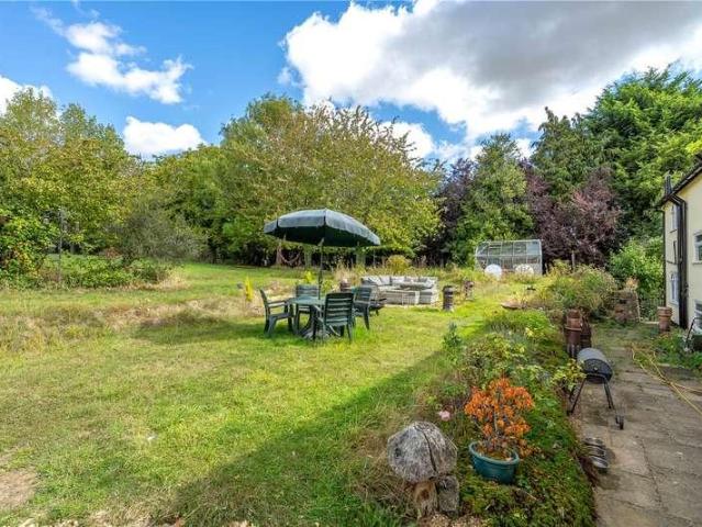5 bed house for sale