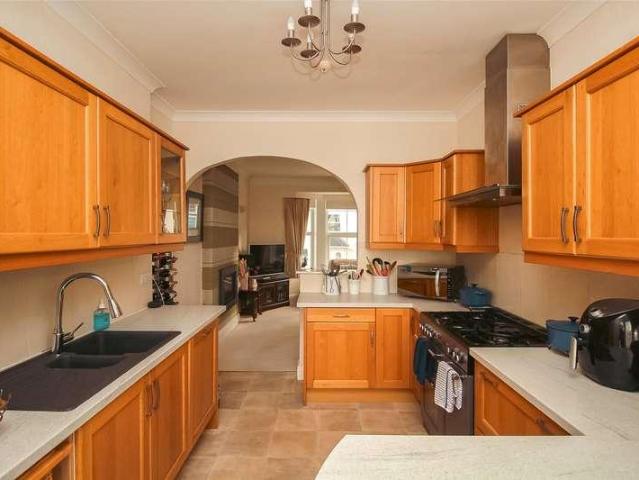 5 bed house for sale