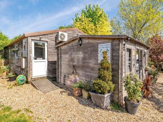 5 bed house for sale