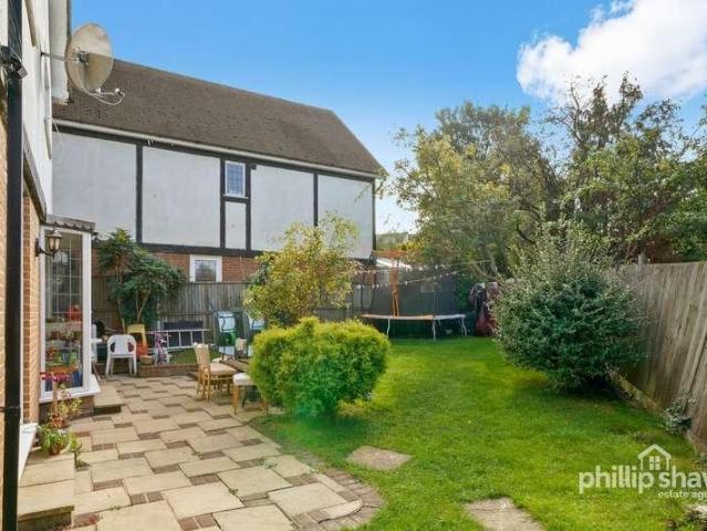5 bed house for sale