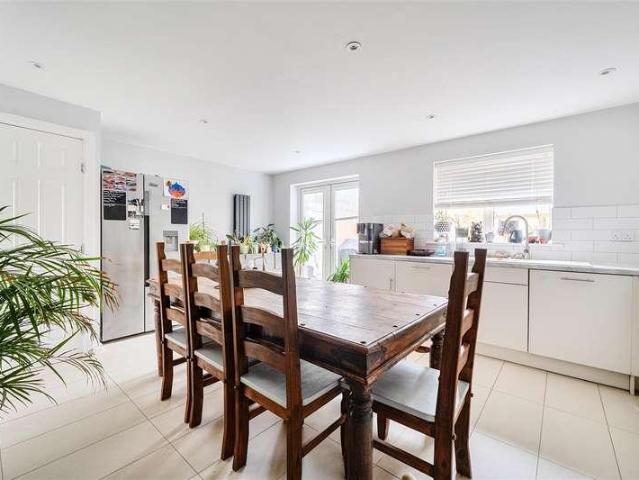 5 bed house for sale