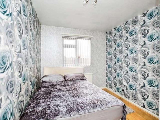 5 bed house for sale