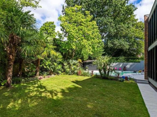 5 bed house for sale