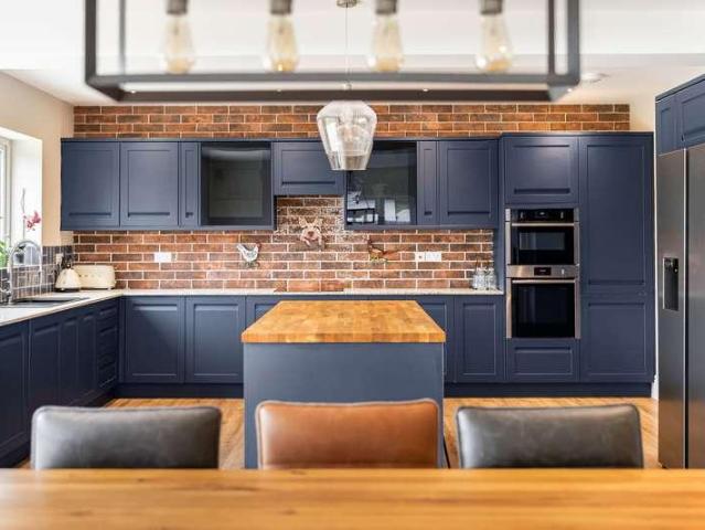 5 bed house for sale