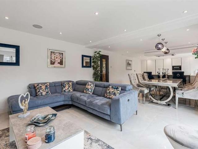 5 bed house for sale