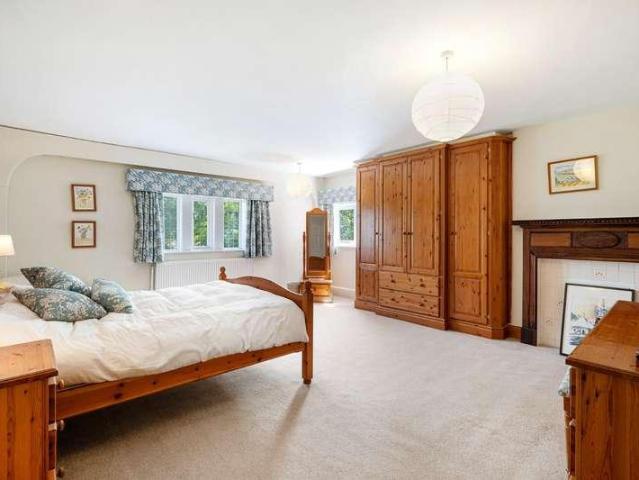 5 bed house for sale