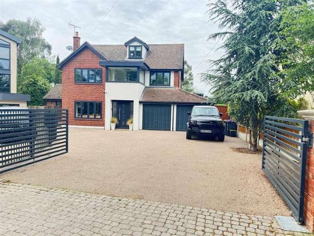 5 bed house for sale