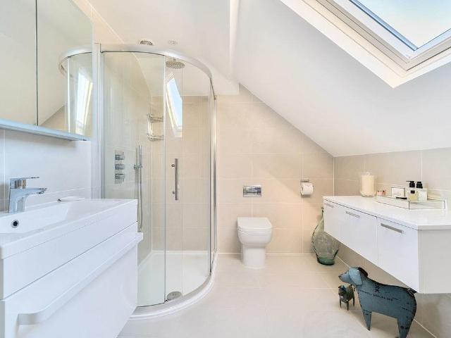 5 bed house for sale