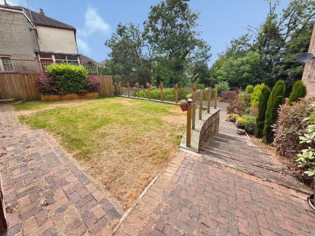 5 bed house for sale