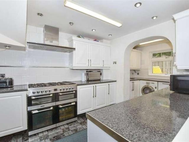 5 bed house for sale
