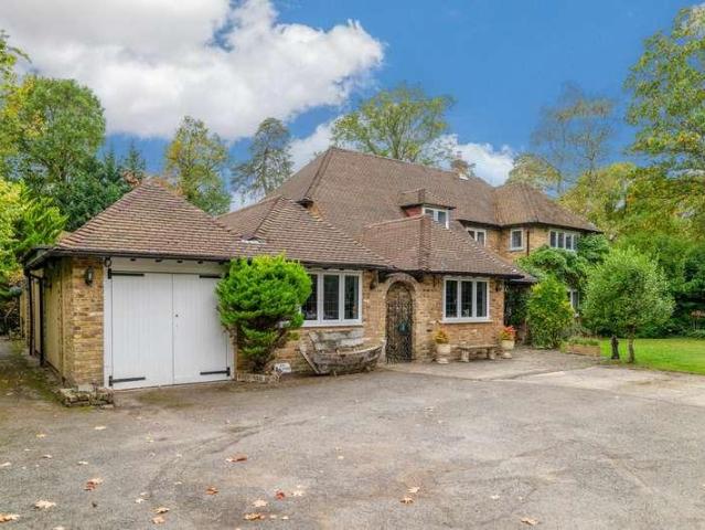 5 bed house for sale