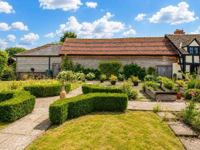5 bed house for sale