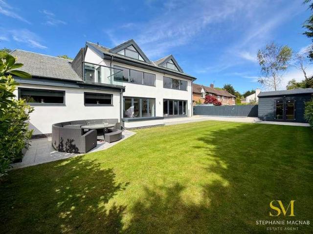 5 bed house for sale