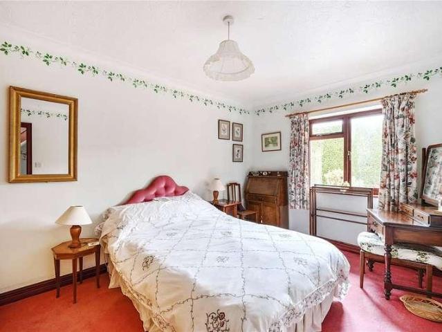 5 bed house for sale