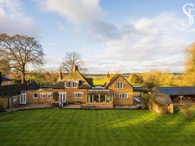 5 bed house for sale