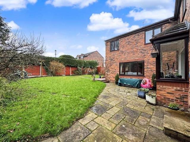 5 bed house for sale