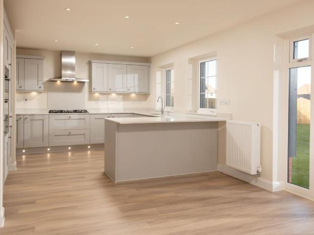 5 bed house for sale