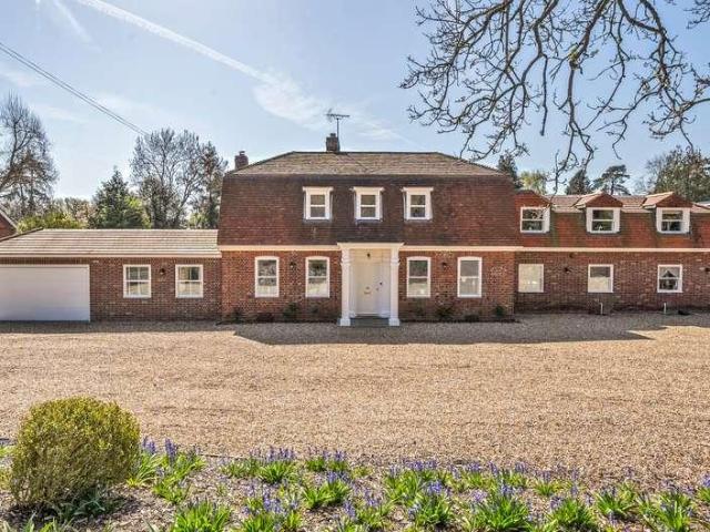 5 bed house for sale