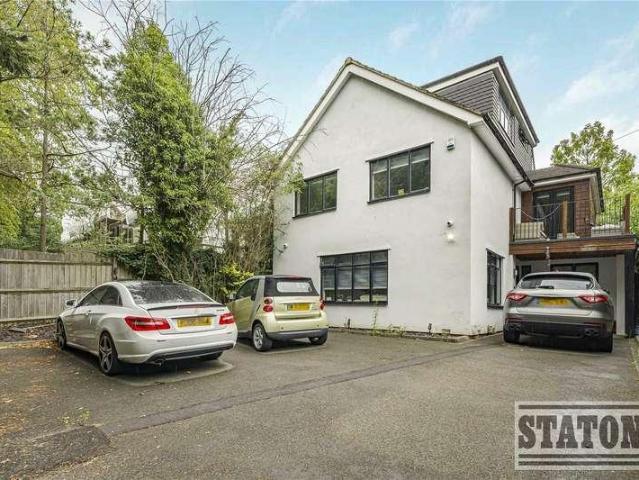 5 bed house for sale