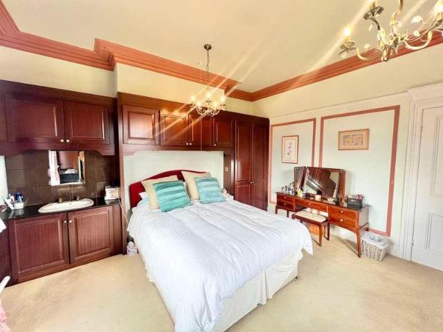 5 bed house for sale