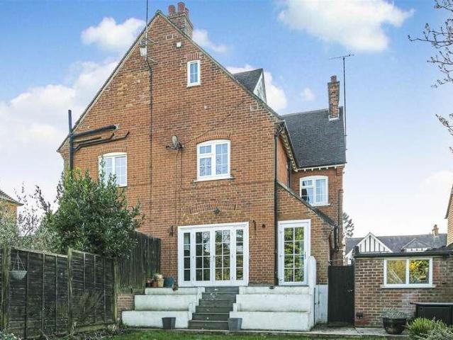 5 bed house for sale